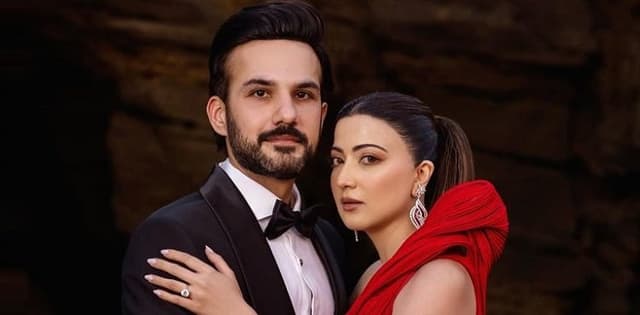 VIRAL: Aymen Saleem shares pictures from engagement shoot