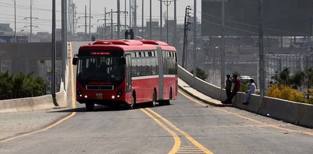 Metro Bus service suspended amid lawyers protest