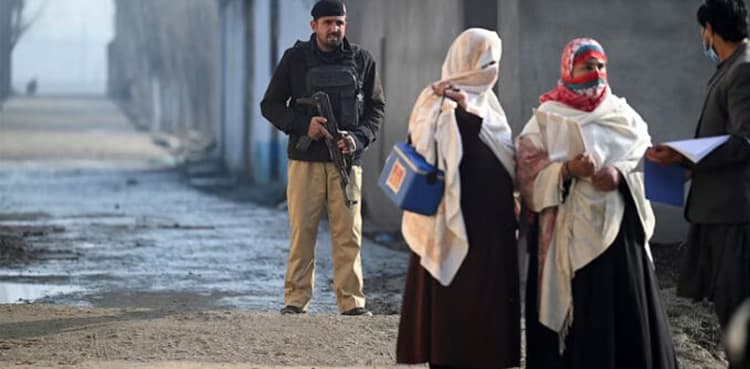 Karak Attack: Policeman escorting polio team attack