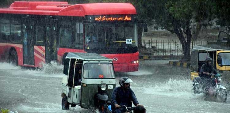 Heavy rain lashes Karachi, weather turns pleasant