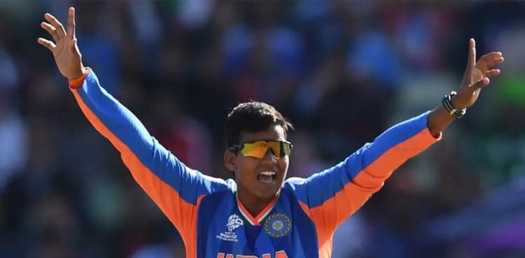 India sink Pakistan in Women's T20 World Cup clash