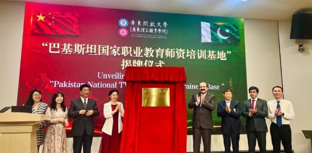 Pakistan to establish PM Youth Program secretariat in China